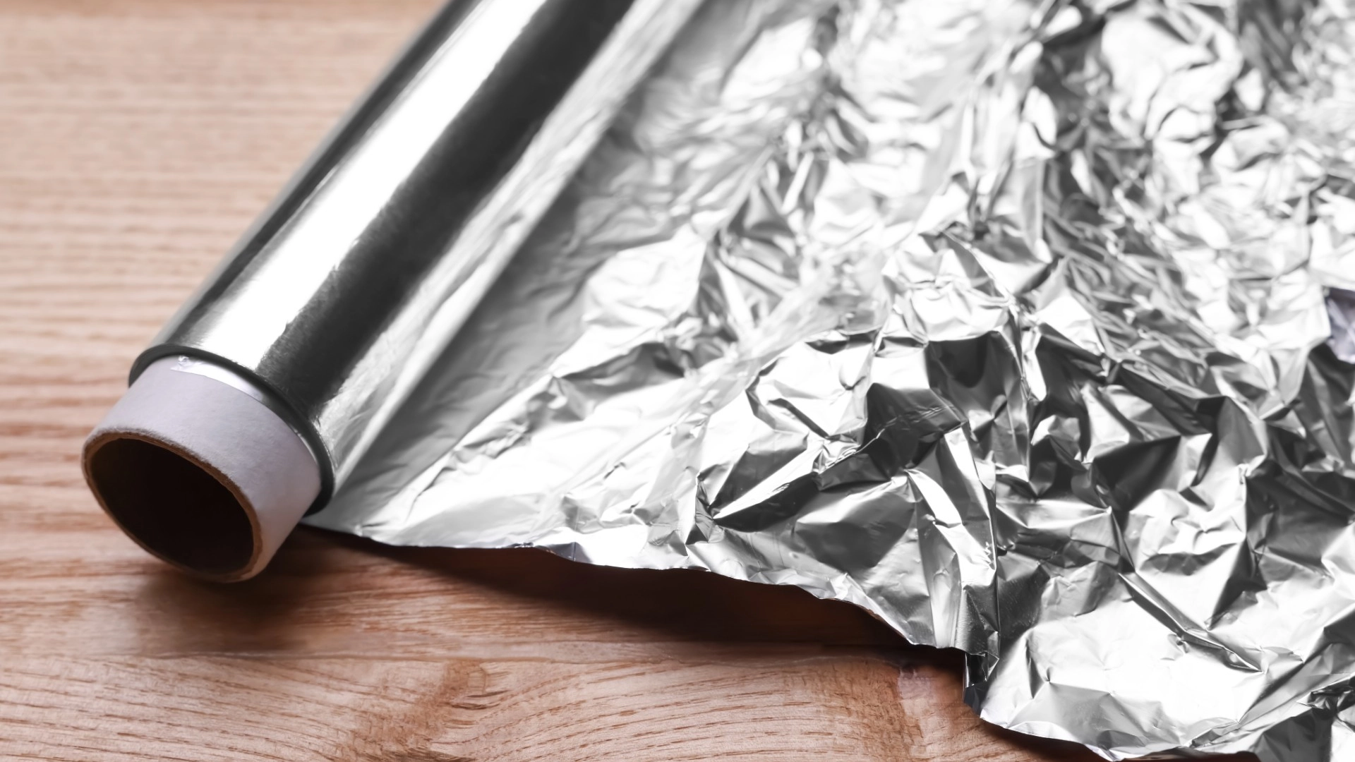 Spielt es eine Rolle, welche Seite der Aluminiumfolie nach oben zeigt?